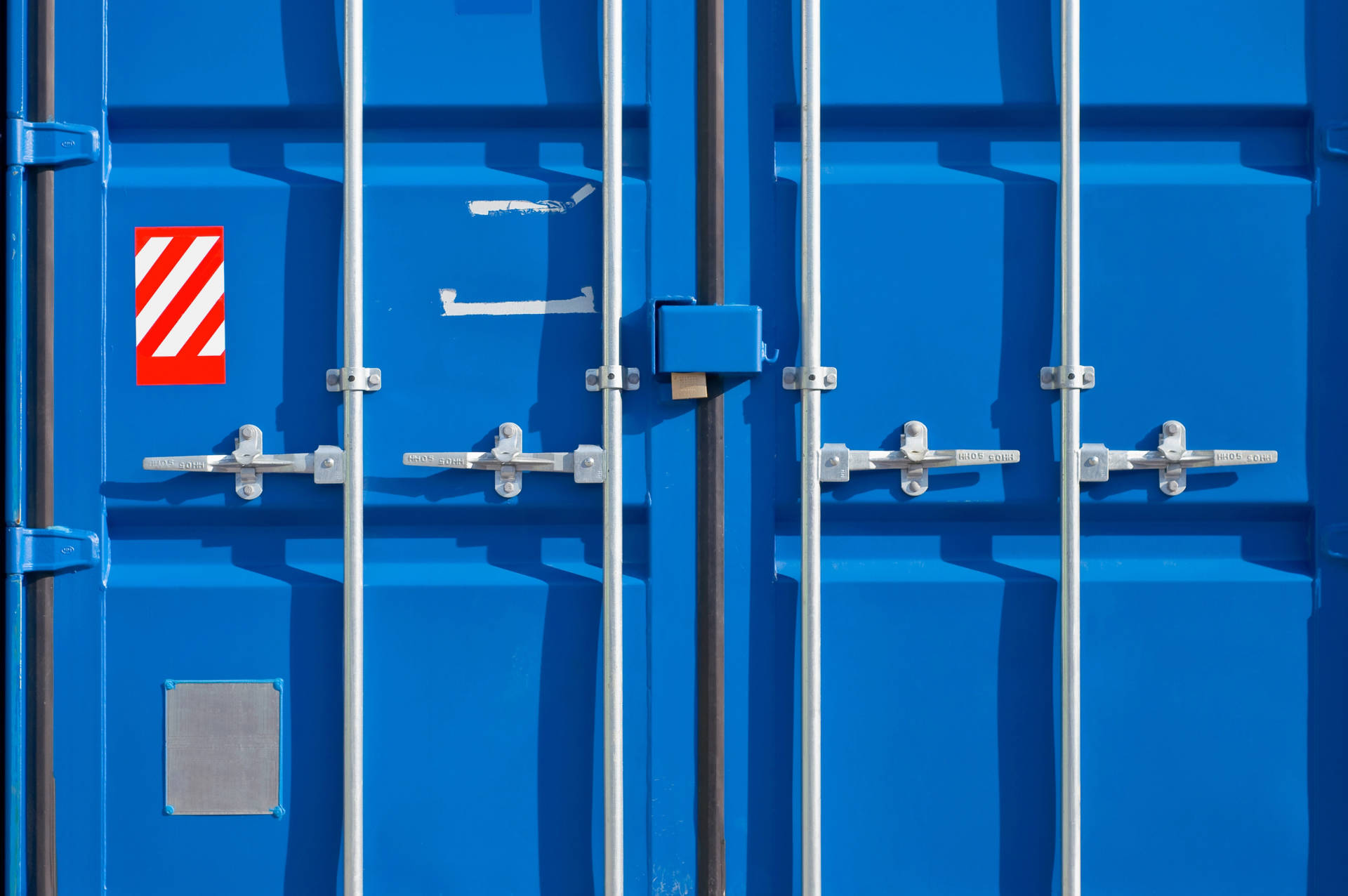 How to Open a Shipping Container: Step-by-Step Guide